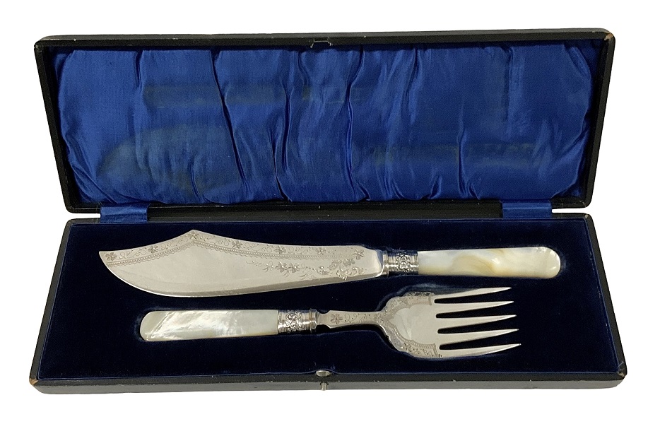 Victorian English Mother of Pearl Fish Servers