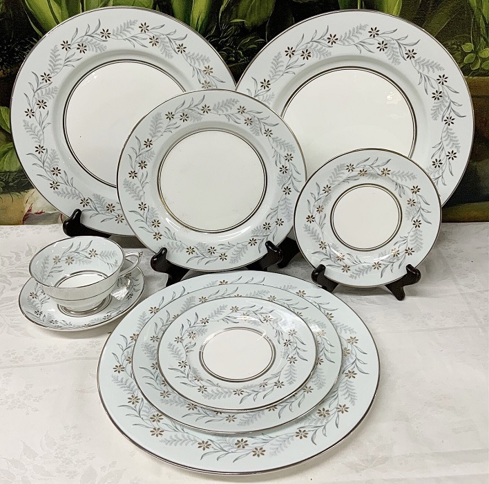 Paragon Fine Bone China Dinner Service For 8, Pattern # Z1227 | Cynthia ...